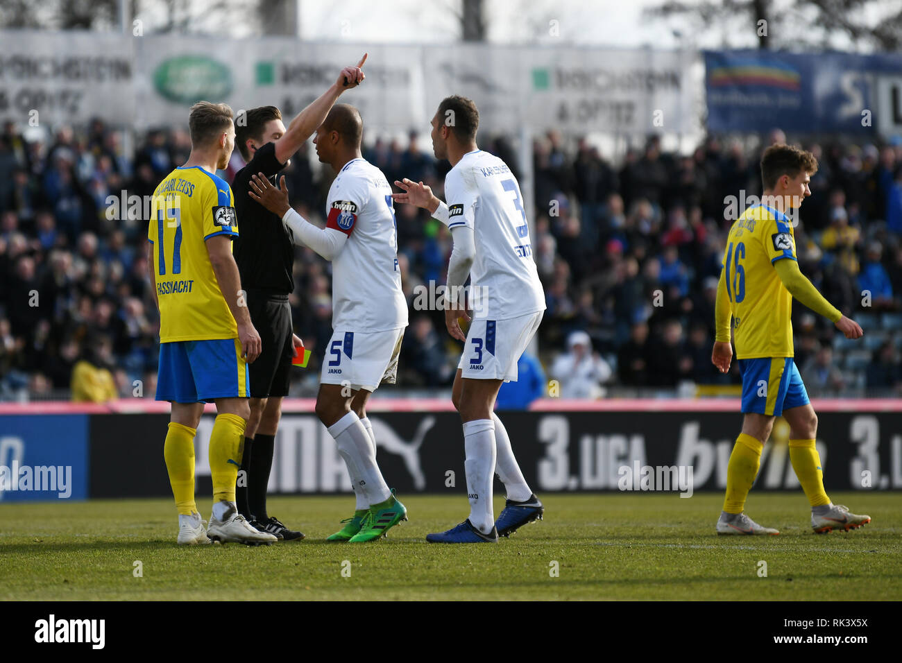 Jena, Germany. 09th Feb, 2019. Red card for Daniel Gordon (KSC/2r). GES ...