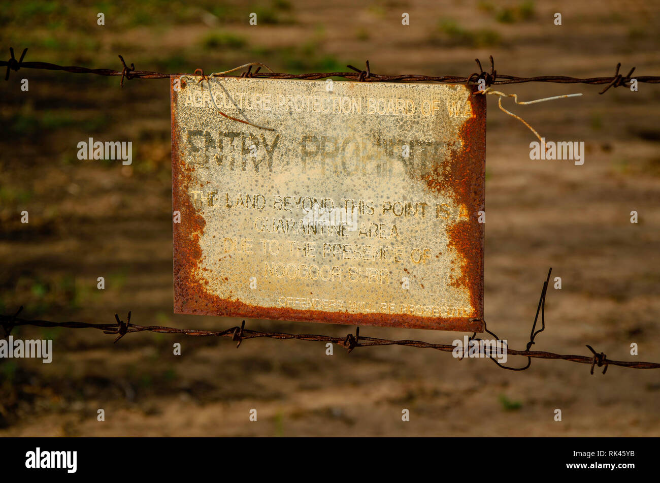 Old fence in outback australia hi-res stock photography and images - Alamy