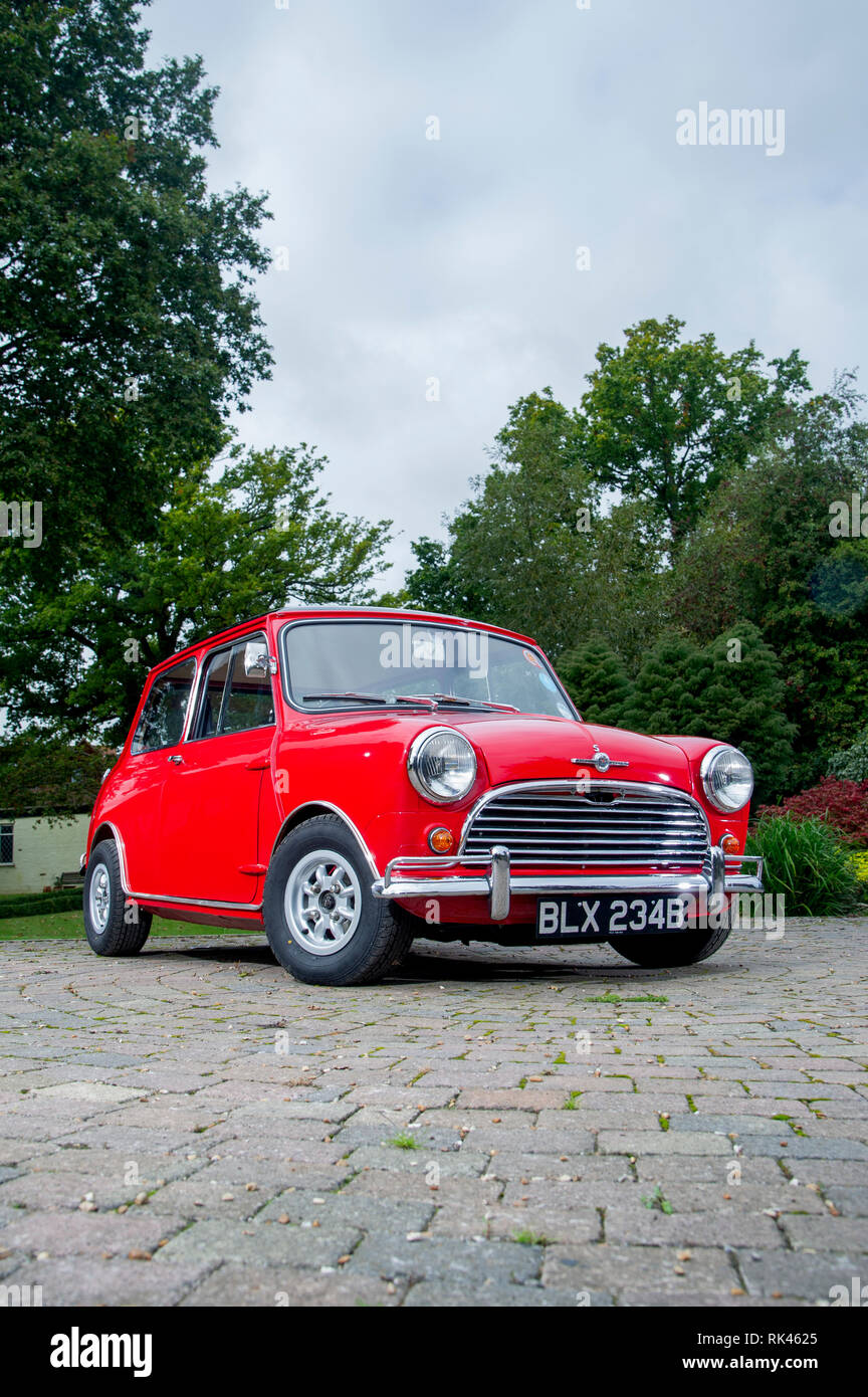 1964 Morris Mini Cooper S classic British car Stock Photo - Alamy