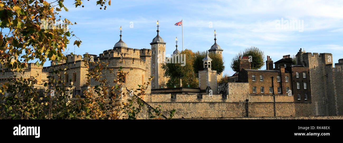 The walls and grounds of the Tower of London, North Bank river Thames ...