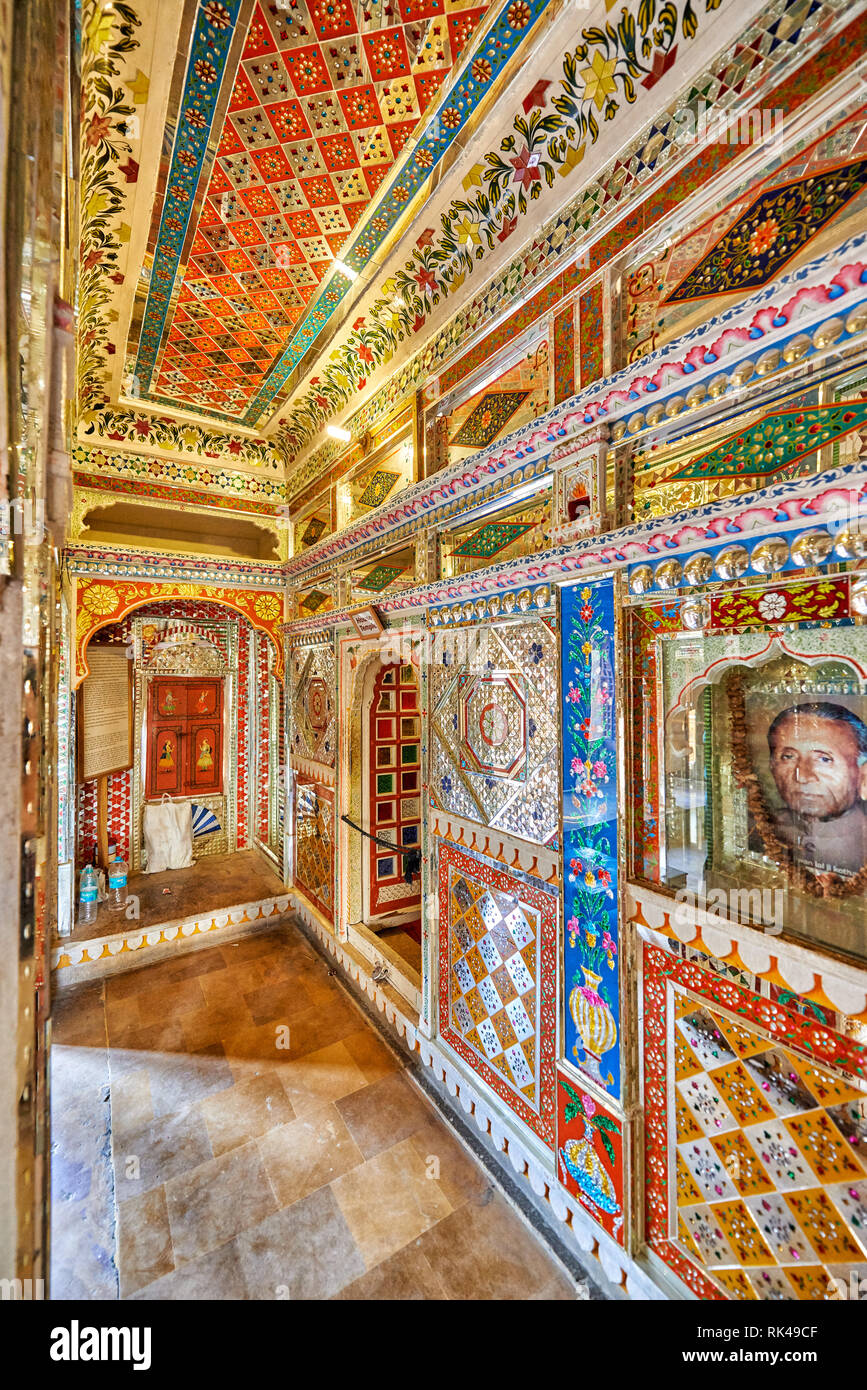 colorful mirrored room inside Kothari Patwa Haveli, Jaisalmer ...