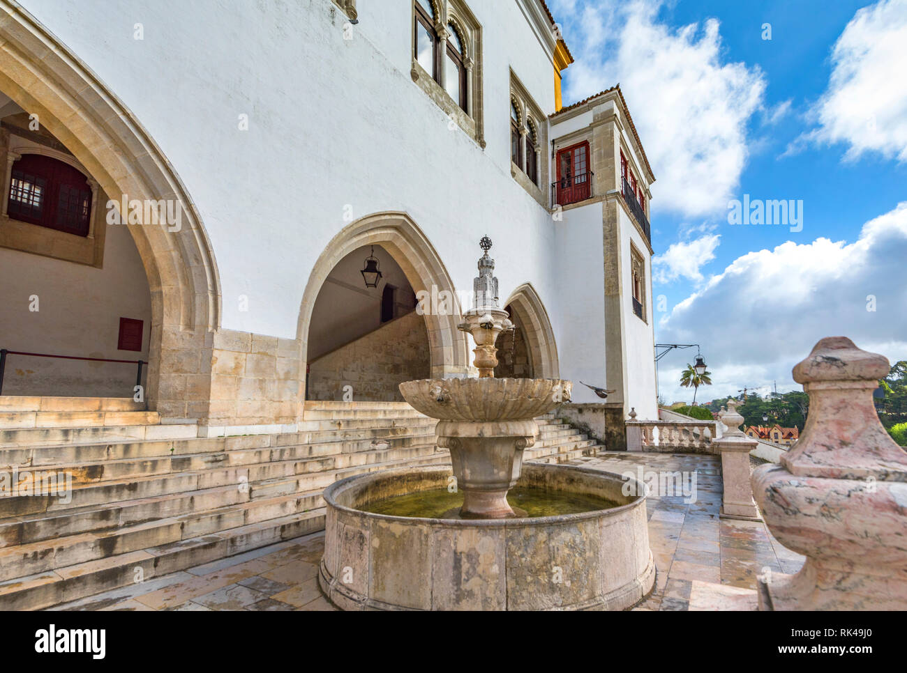 Fountain sintra portugal hi-res stock photography and images - Alamy