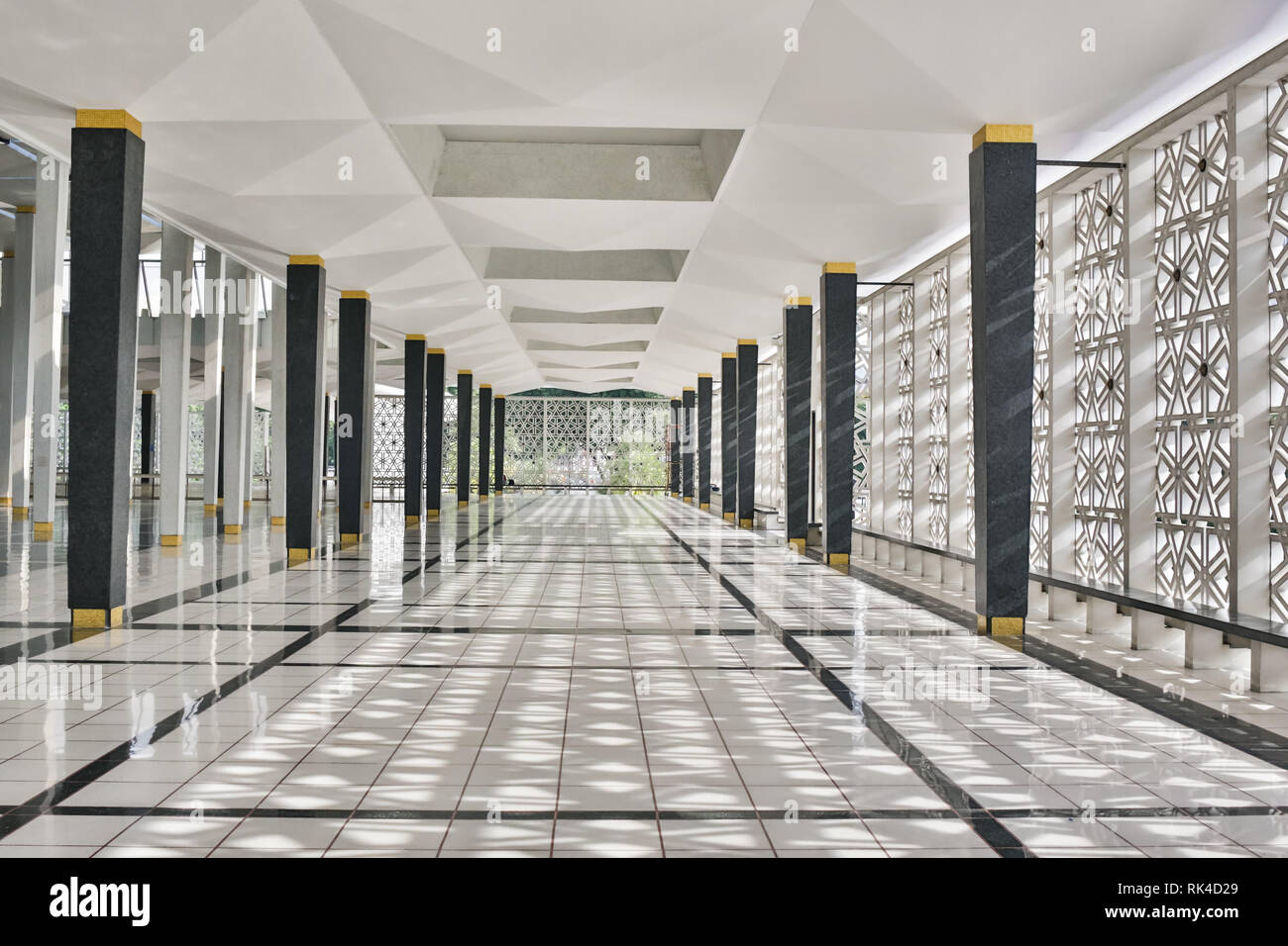 Masjid Negara National mosque inside Kuala Lumpur Stock Photo - Alamy
