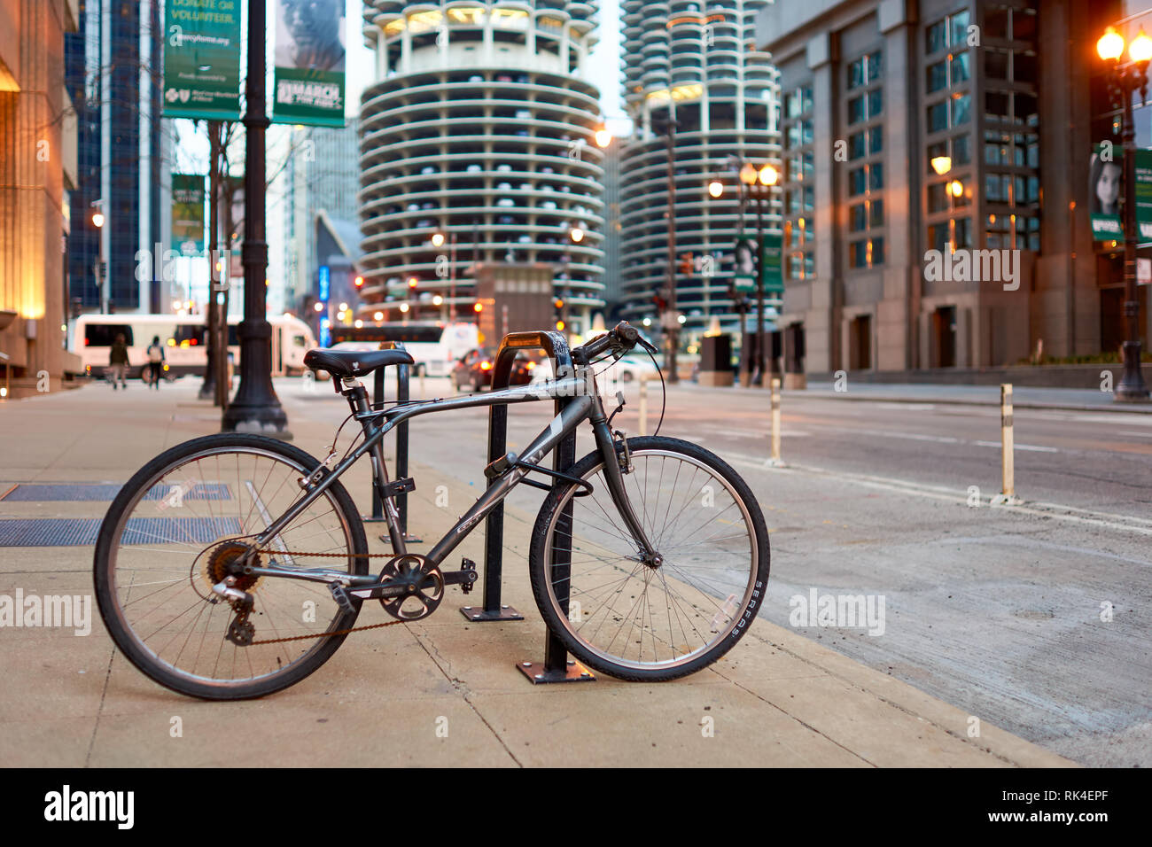Chicago downtown cycle path hi-res stock photography and images - Alamy