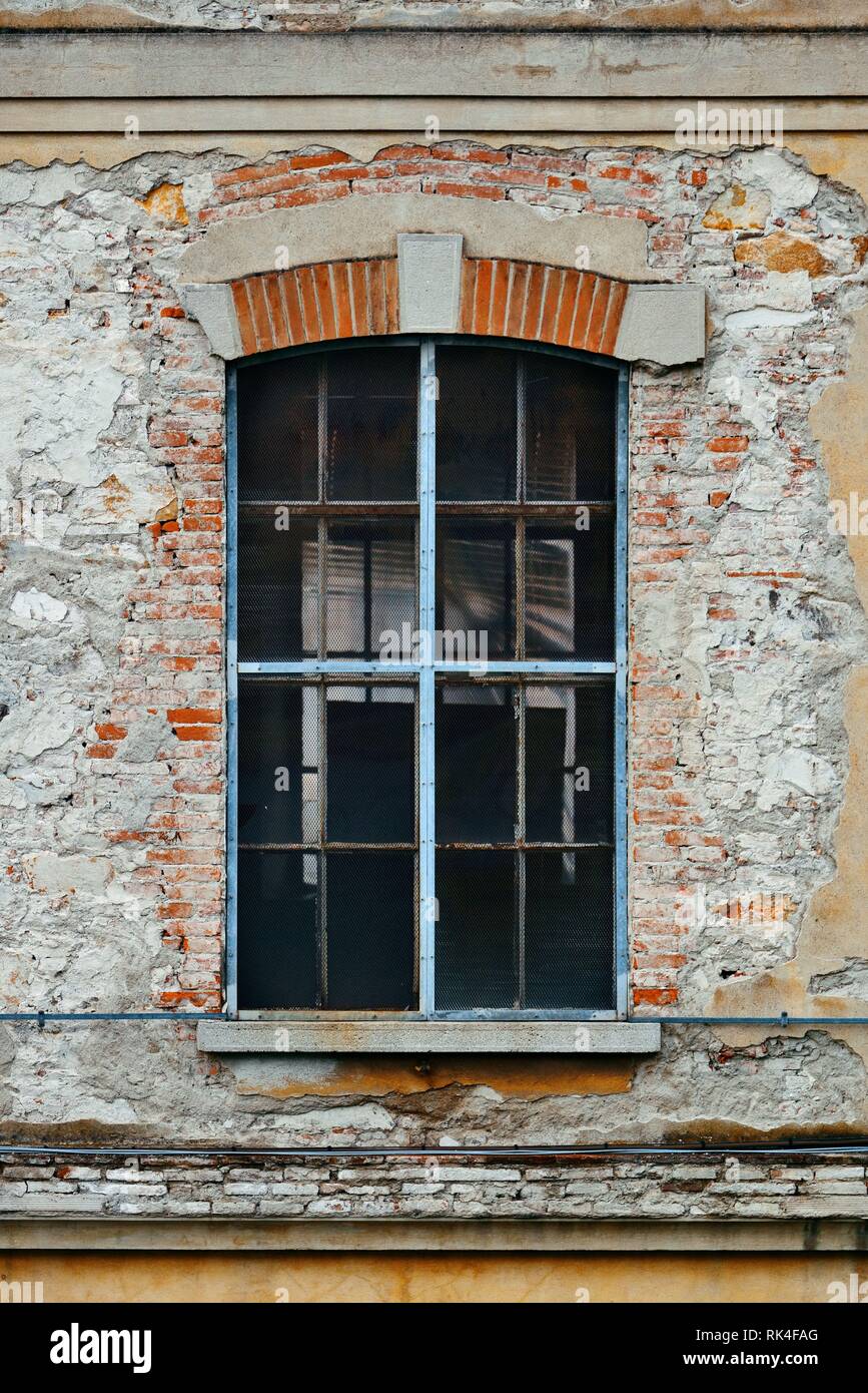Vintage window with brick texture closeup in medieval Town Lucca in ...