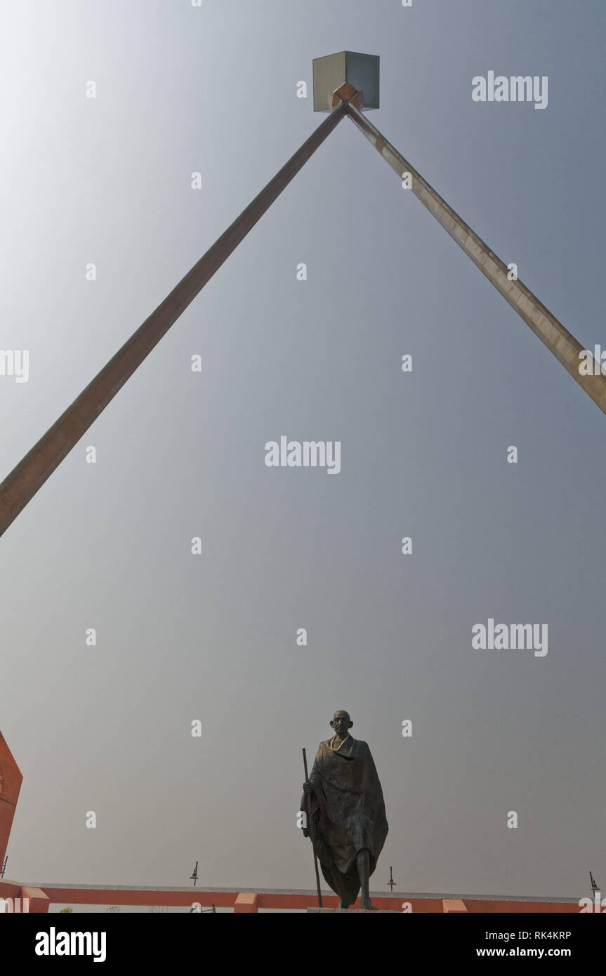 Statue of Mahatma Gandhi at the National Salt Satyagraha Memorial ...