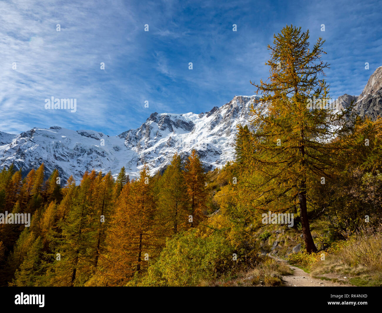 Autumn in the italian alps Stock Photo - Alamy