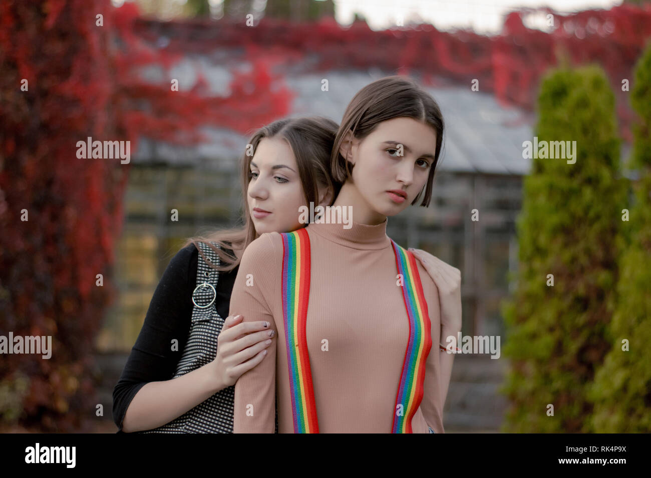 Sad couple hug park hi-res stock photography and images - Alamy