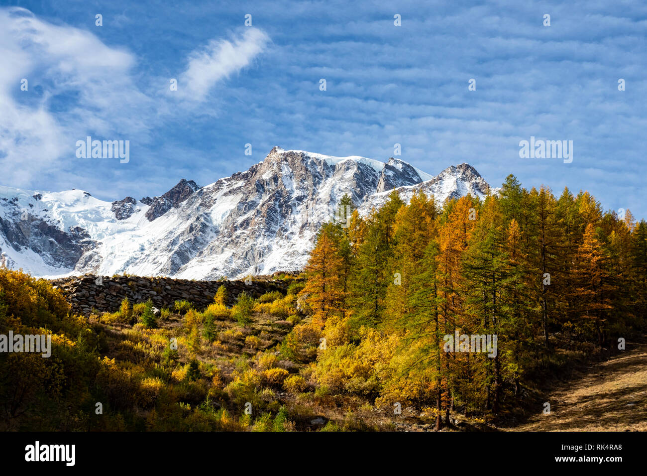 Autumn in the italian alps Stock Photo - Alamy