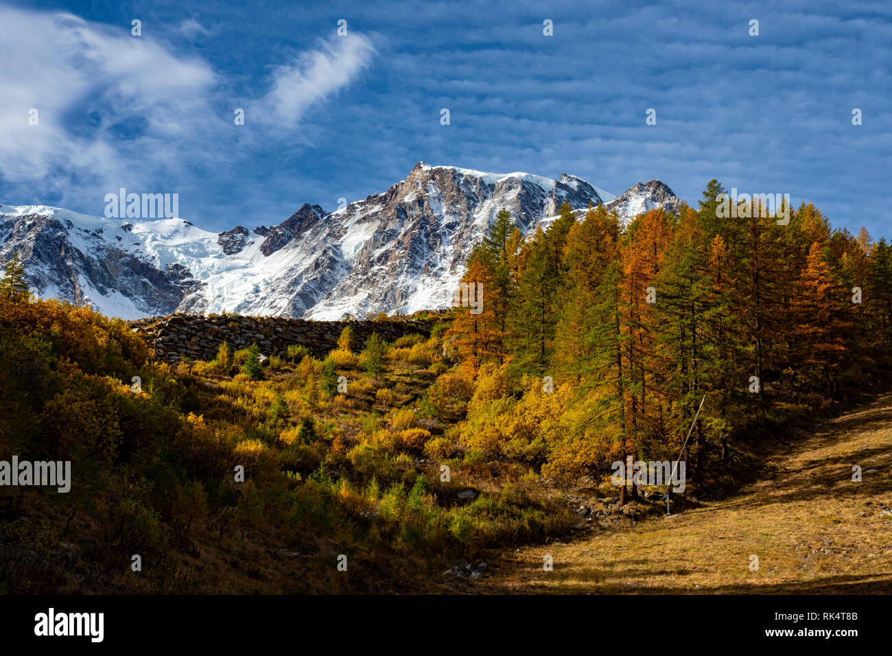 Autumn in the italian alps Stock Photo - Alamy
