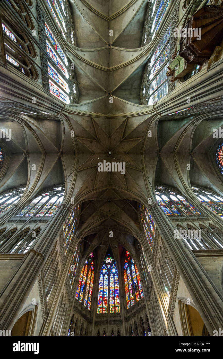 Gothic ceiling hi-res stock photography and images - Alamy