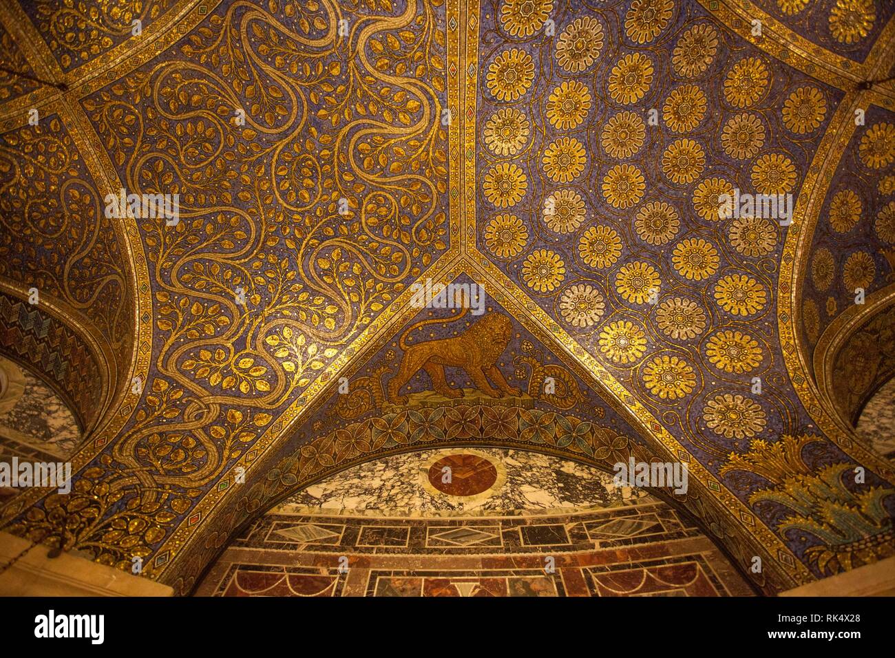 Mosaic ceiling hi-res stock photography and images - Alamy