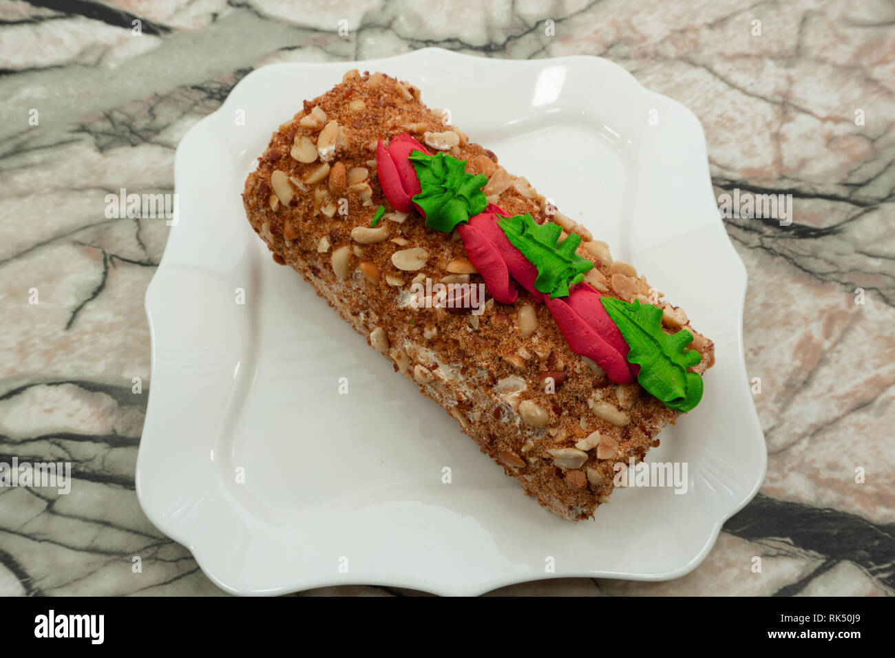 Lemon swiss roll hi-res stock photography and images - Alamy