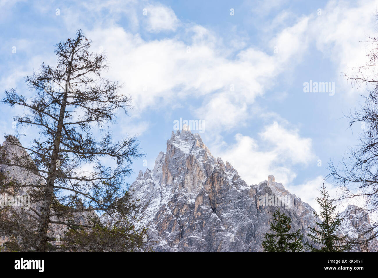 Dolomites in winter. Tre Scarperi Refuge Stock Photo - Alamy