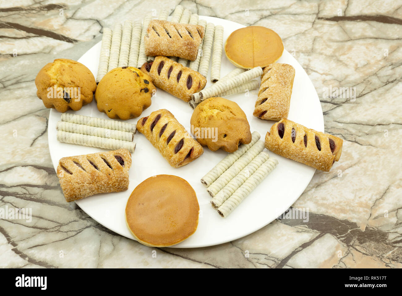 Cookie factory packing hi-res stock photography and images - Alamy