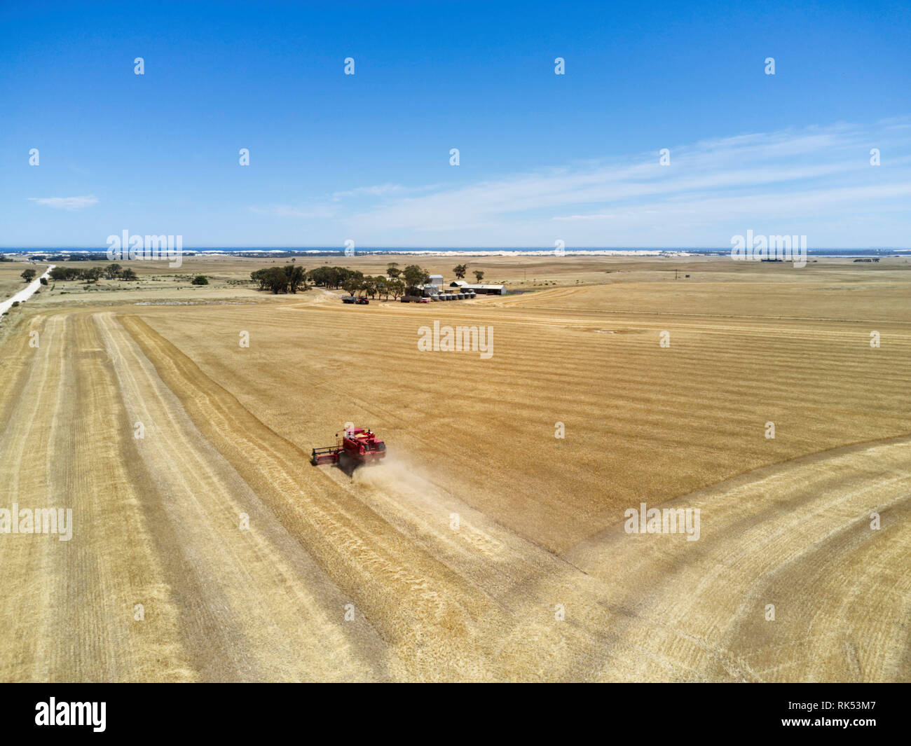 Harvest australia combine hi-res stock photography and images - Alamy