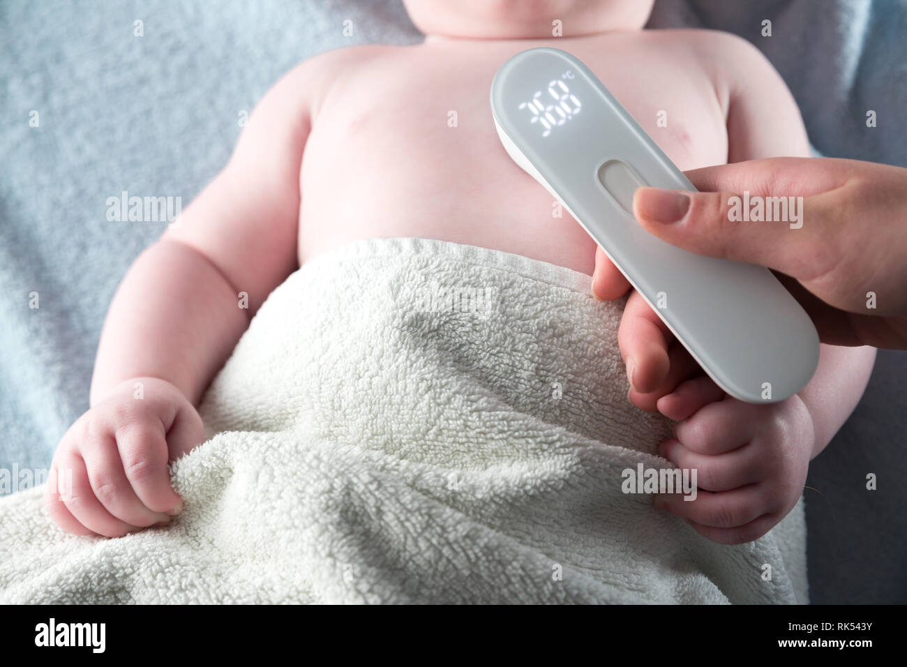 Head measure born hi-res stock photography and images - Alamy