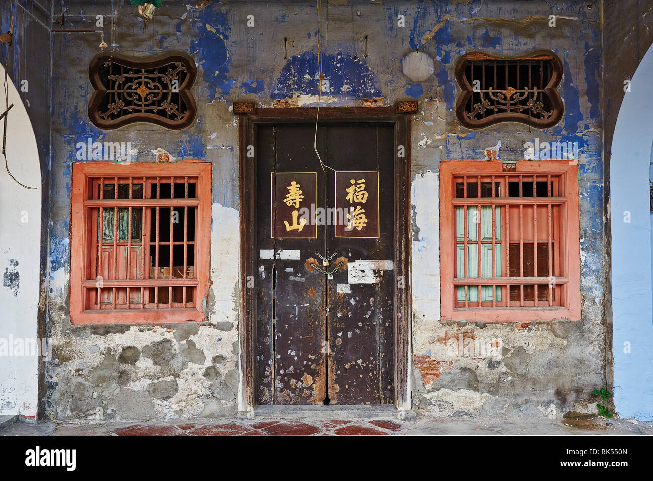 Doorway and Air-vent carved with flowers on a old shophouse building on ...