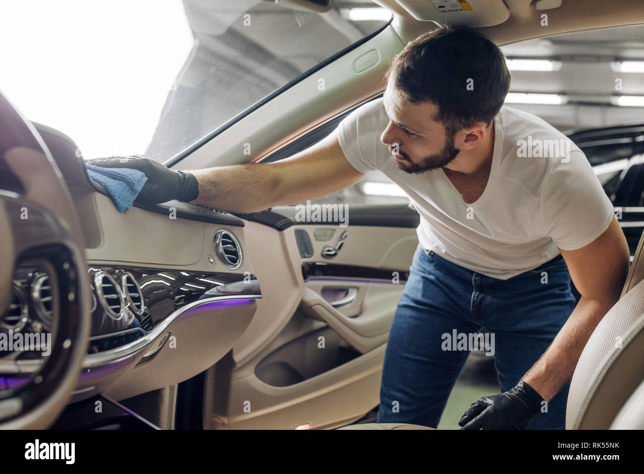 Half clean half dirty car hi-res stock photography and images - Alamy