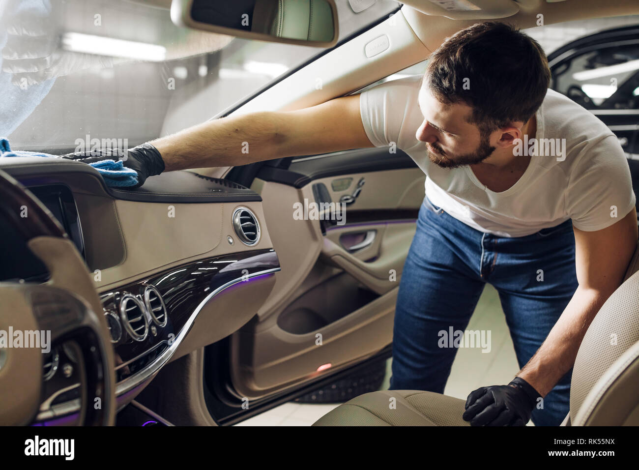 Half clean half dirty car hi-res stock photography and images - Alamy