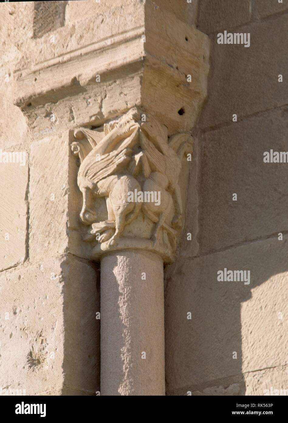 CAPITEL LABRADO- ANIMAL FANTASTICO- COLUMNA DE LA PORTADA- ROMANICO- S ...