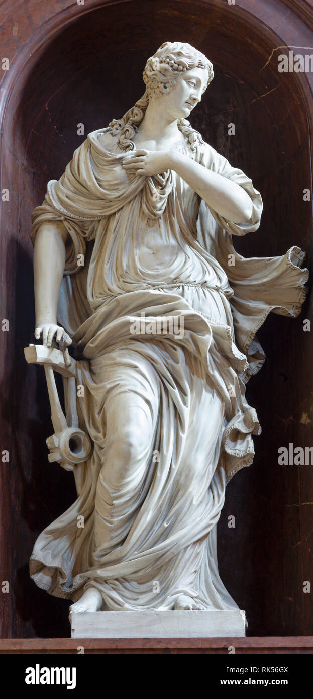 Statue of st catherine hi-res stock photography and images - Alamy