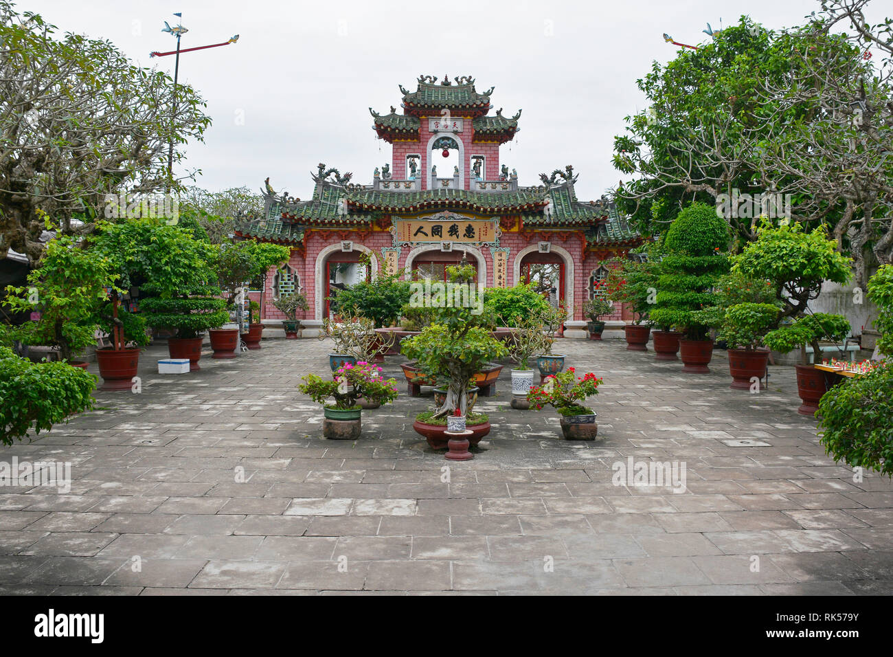 The grounds in Phuoc Kien (or Fukian, Fujian or Phuc Kien) Assembly ...