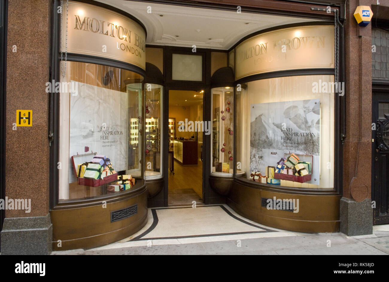 Cosmetic store exterior hi-res stock photography and images - Alamy