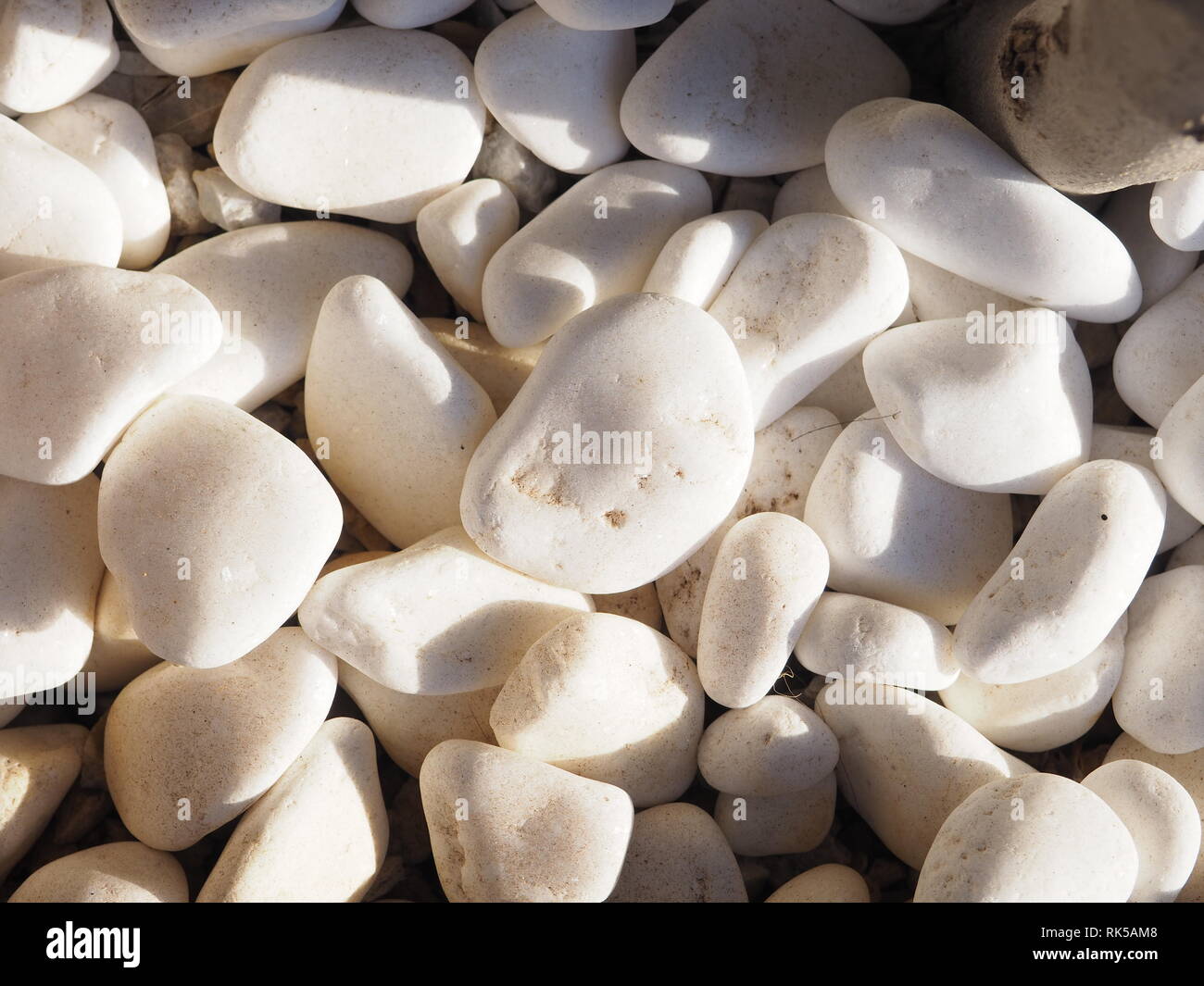 White stone texture, many white stones on the sea Stock Photo - Alamy