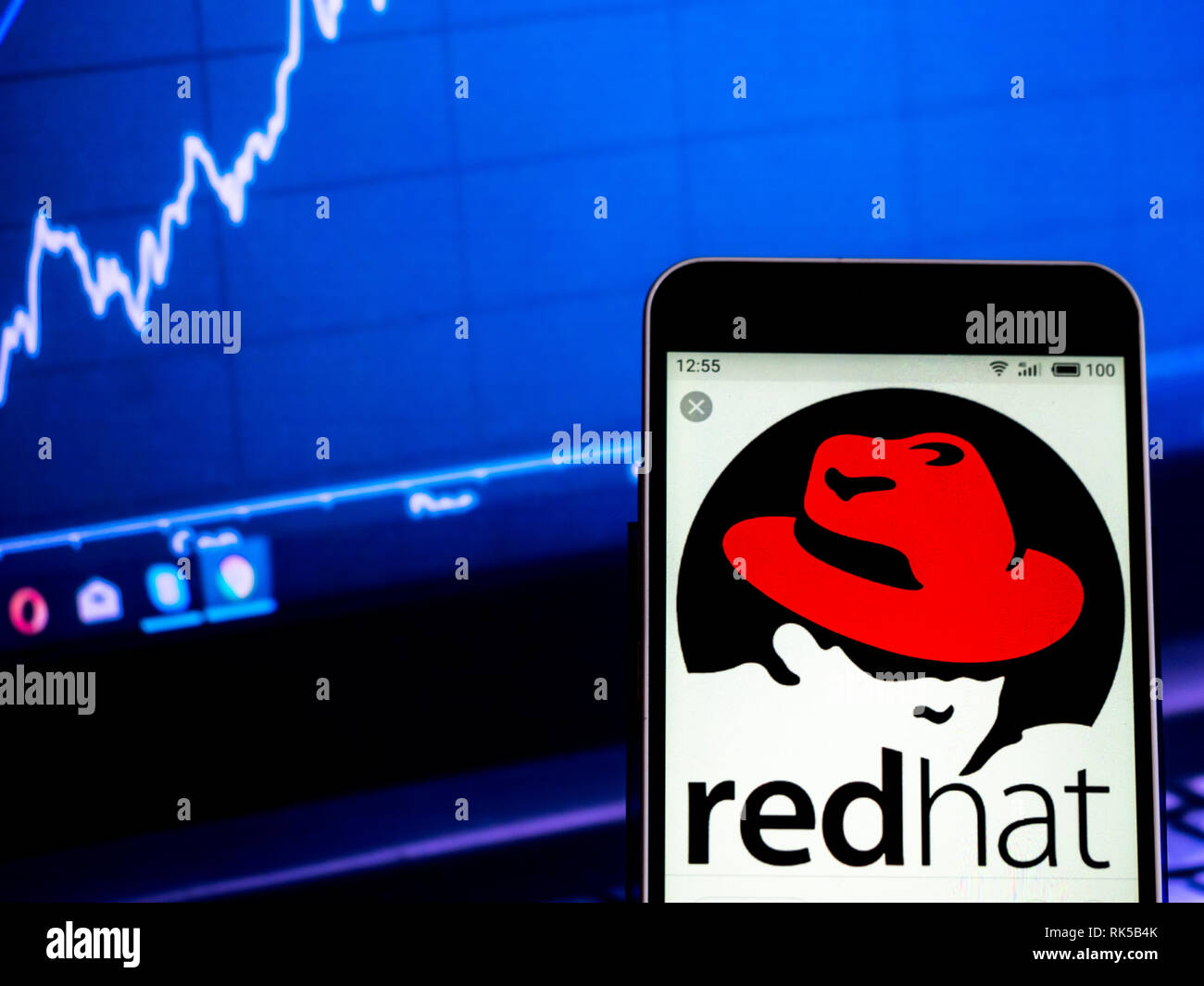 Red hat software hi-res stock photography and images - Alamy
