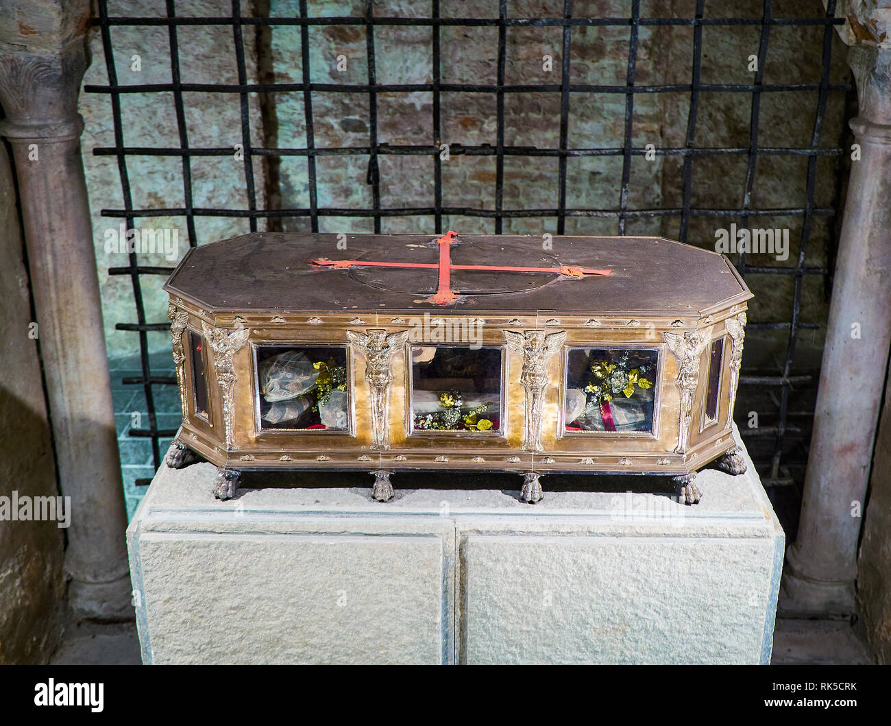Antique reliquary hi-res stock photography and images - Alamy