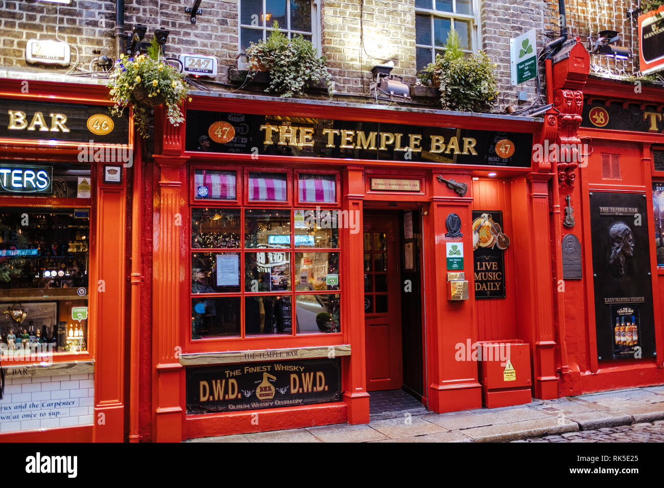 Temple bar dublin christmas hi-res stock photography and images - Alamy
