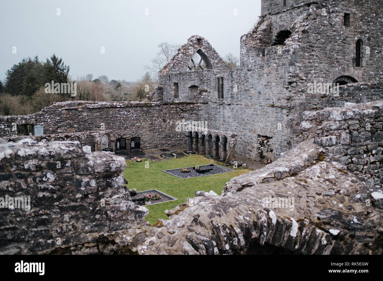 Ruined church in Ireland Stock Photo - Alamy
