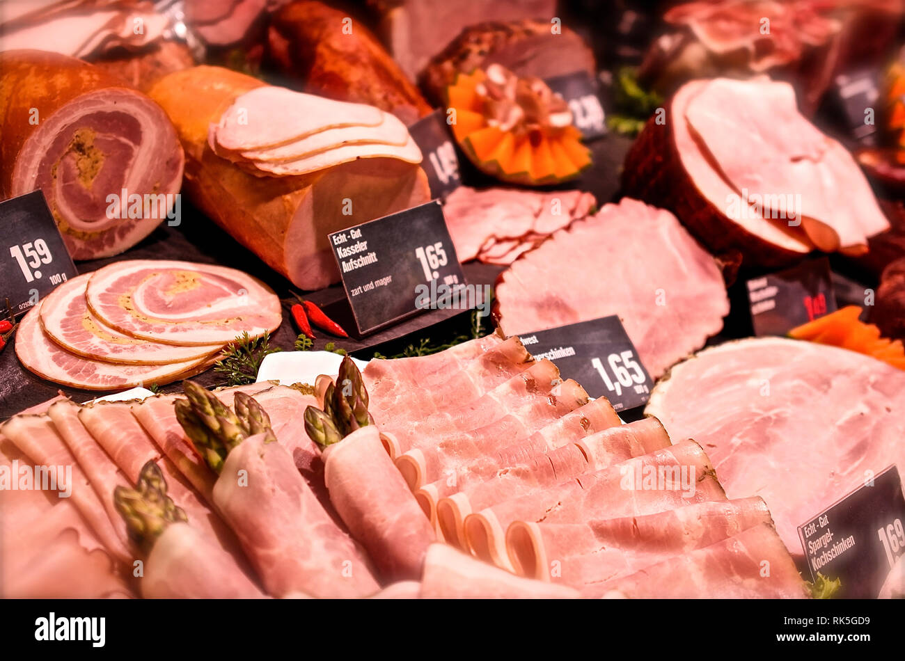 Fleisch und wurstwaren hi-res stock photography and images - Alamy
