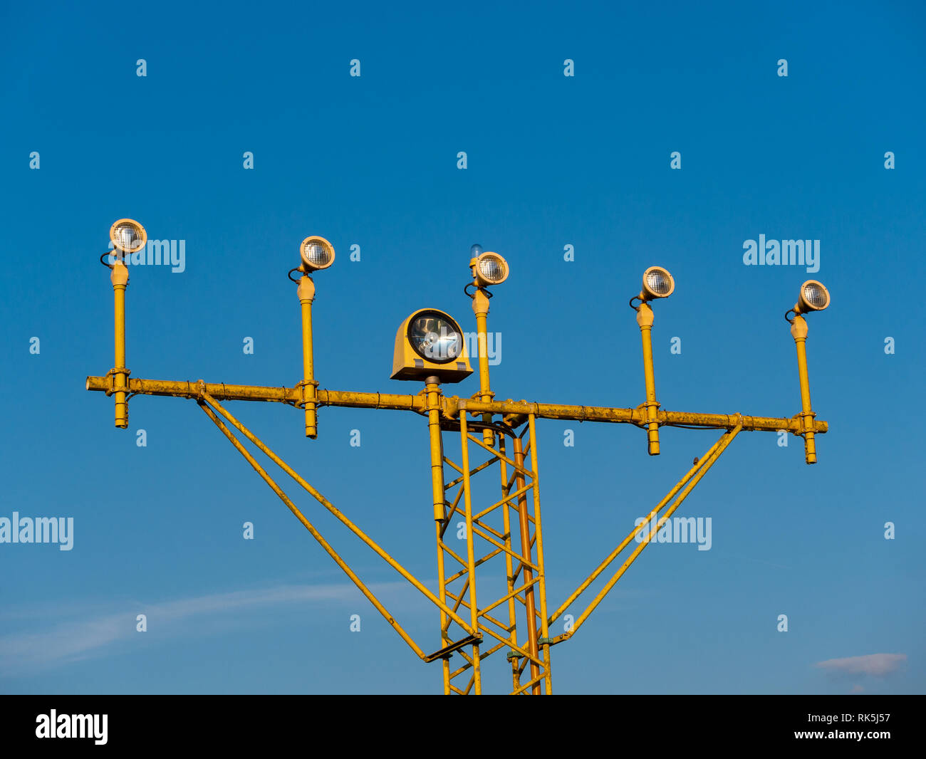 Approach light system hi-res stock photography and images - Alamy