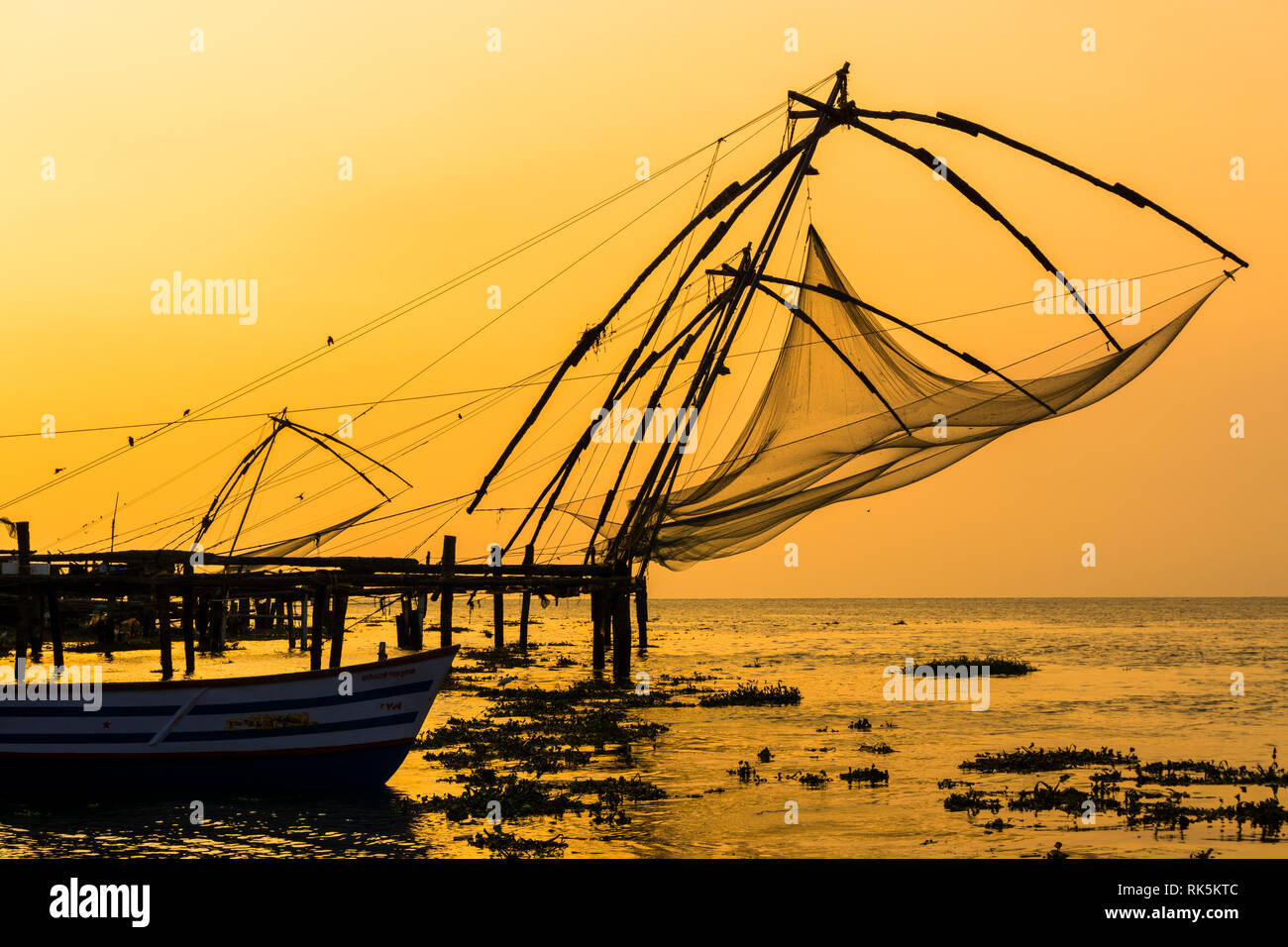 Chinese fishing nets in Kochi Stock Photo - Alamy