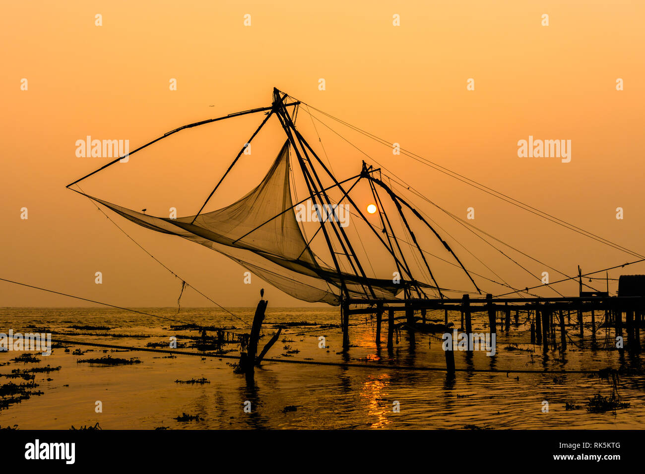 Chinese fishing nets in Kochi Stock Photo - Alamy