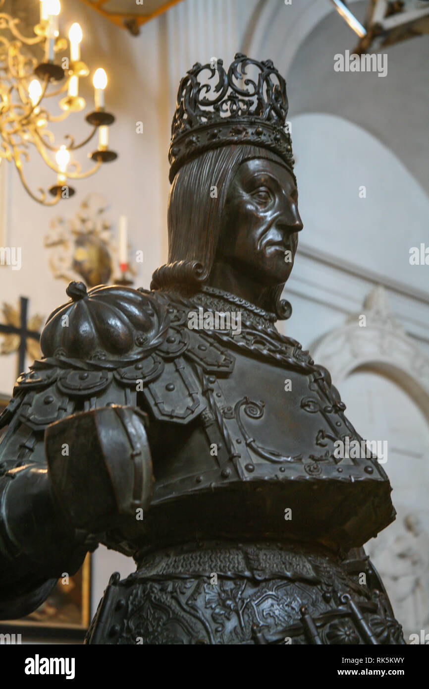 Large bronze german renaissance statues of ancestors, relatives and ...