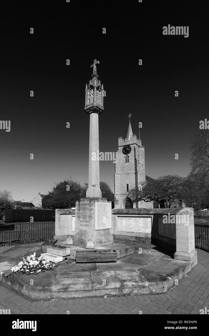 War Memorial and St Peter St Pauls Church, Chatteris village ...