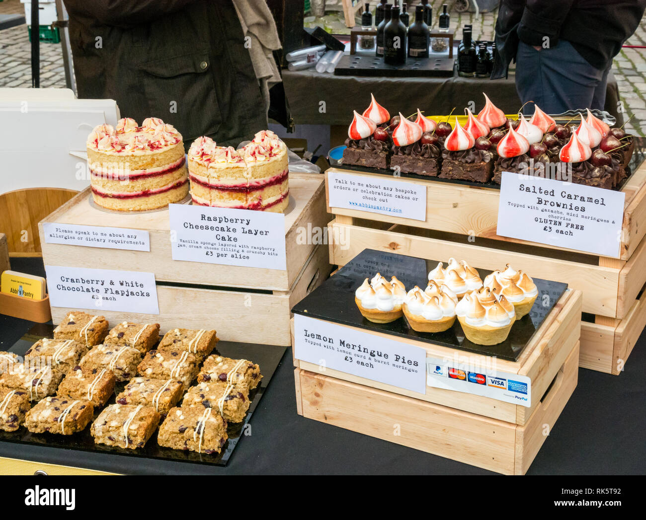 Cheesecake display hi-res stock photography and images - Alamy