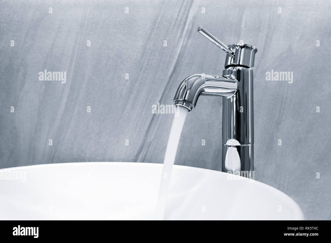 faucet and water flow Stock Photo - Alamy