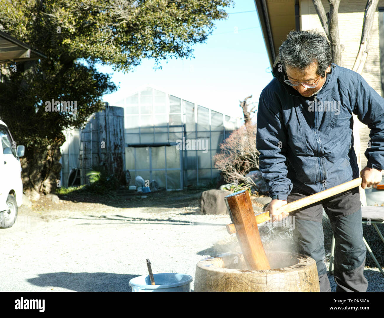 Pestle pounding rice hi-res stock photography and images - Alamy