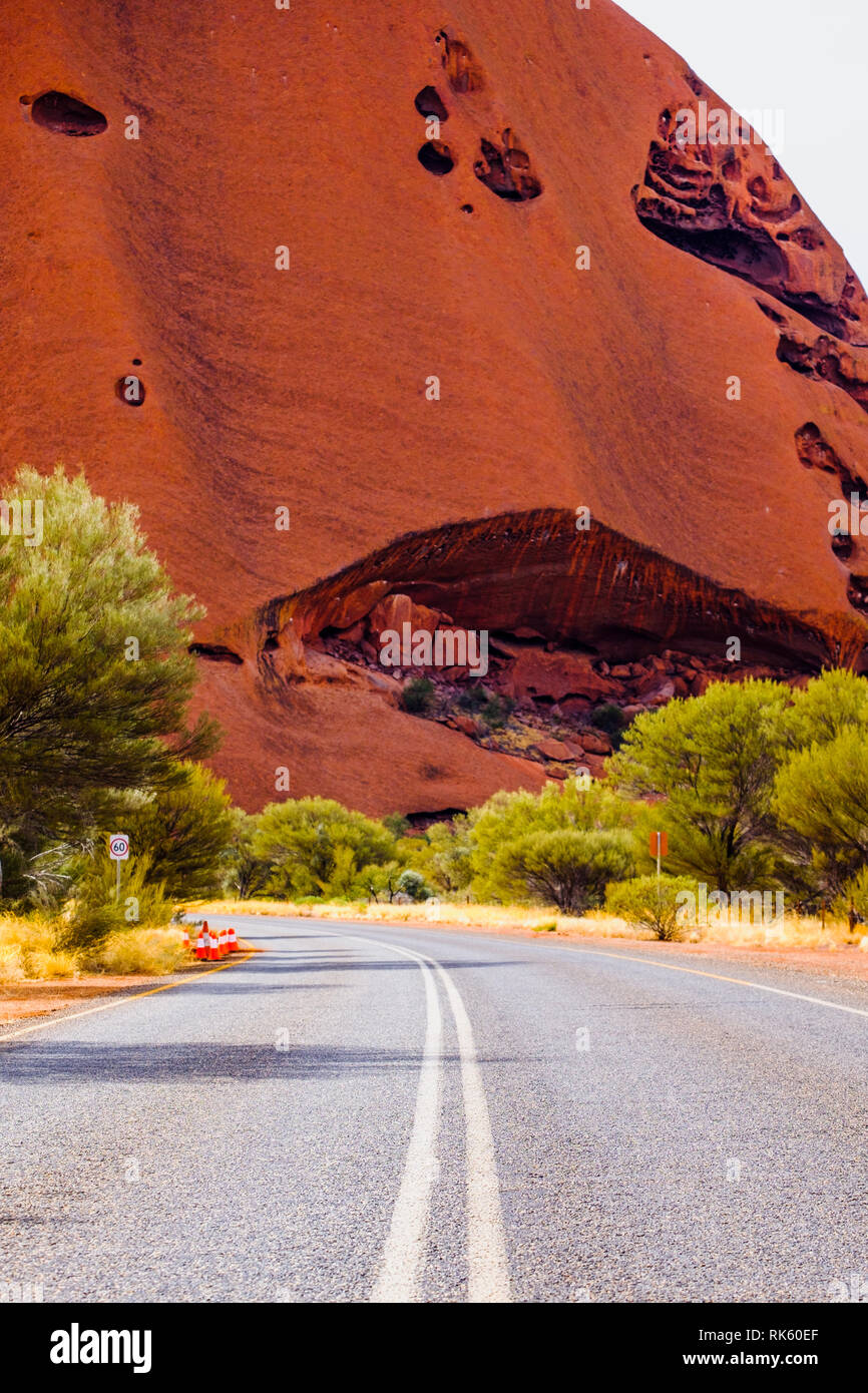 Uluru nt hi-res stock photography and images - Alamy