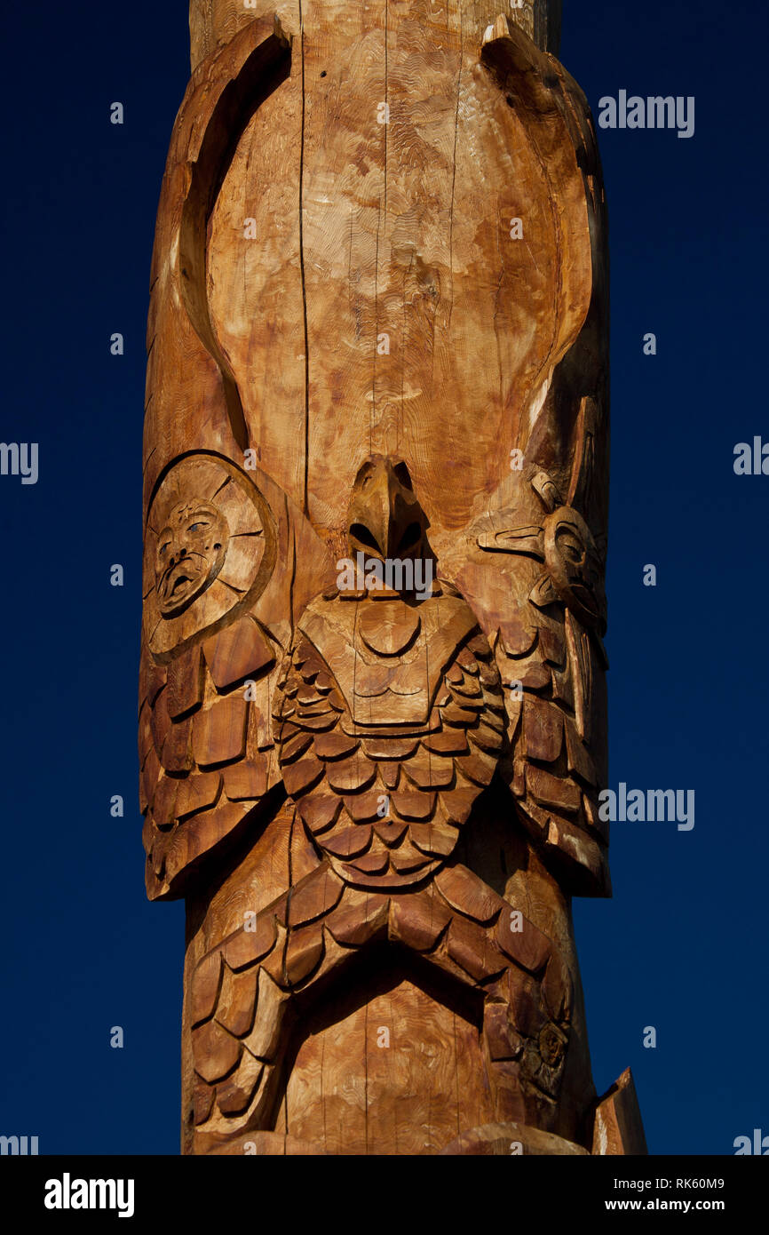 Totem pole sunshine coast british hi-res stock photography and images ...