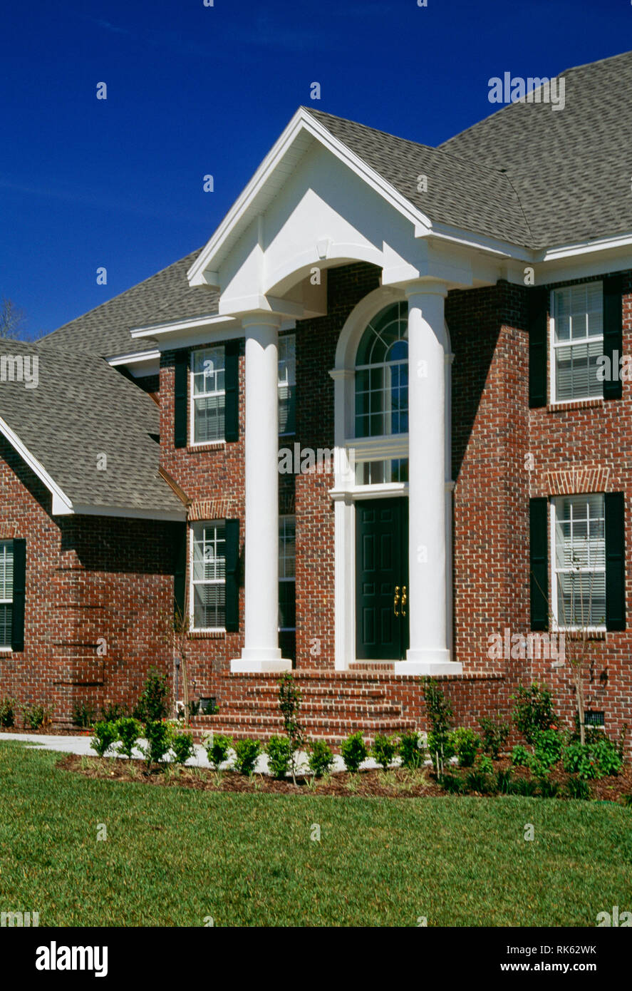 Front porch middle class brick hi-res stock photography and images - Alamy