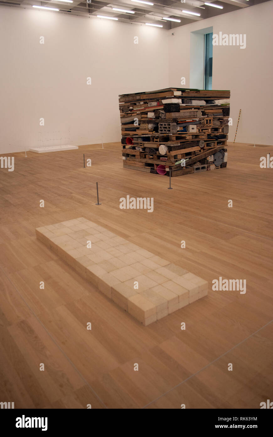 Equivalent VIII by Carl Andre Art and Stack by Tony Cragg in the Tate ...