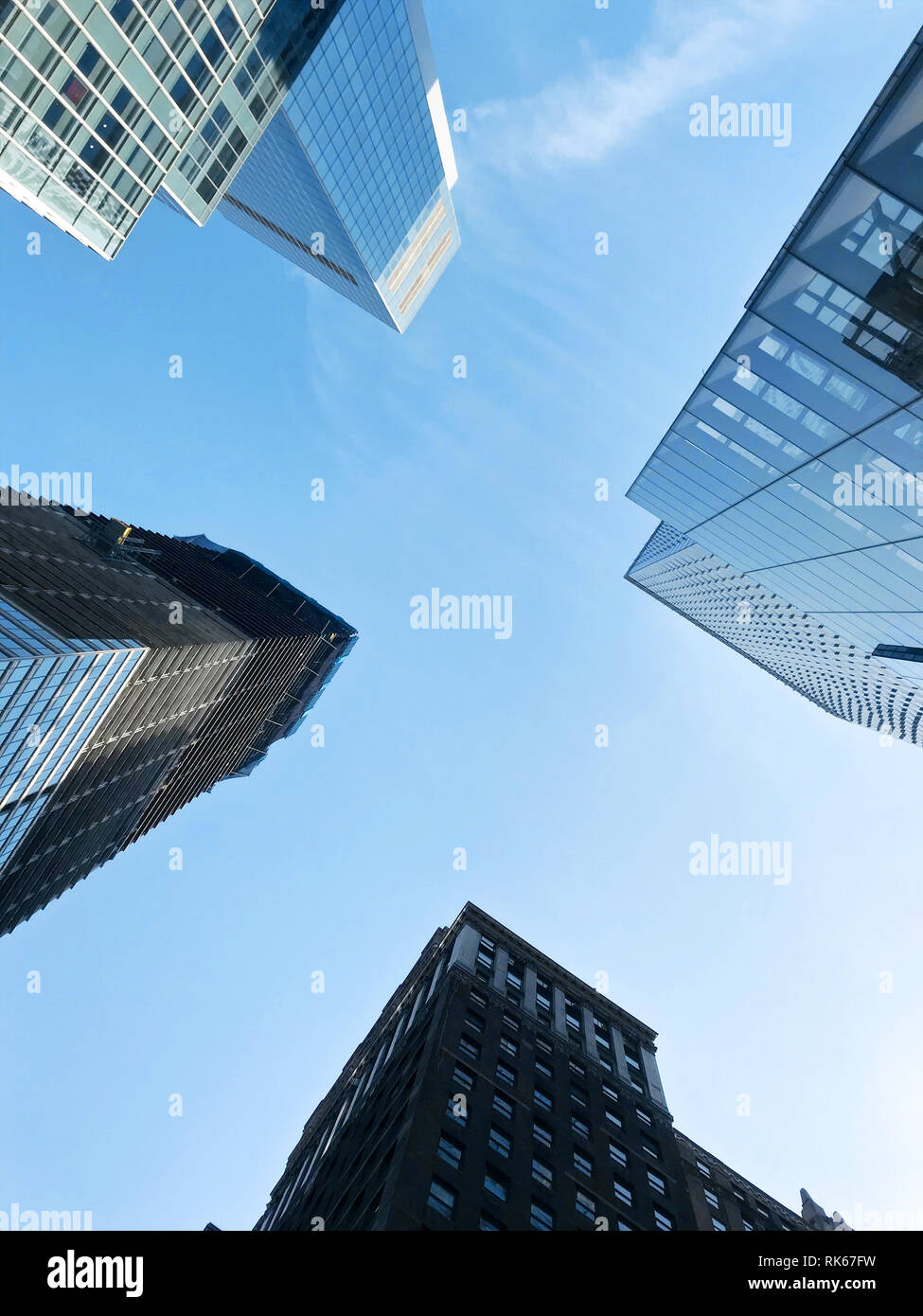 Looking up new york city clear sky hi-res stock photography and images ...
