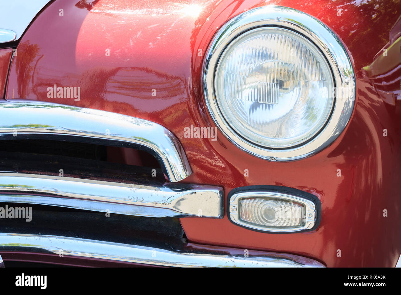 Car facing front hi-res stock photography and images - Alamy
