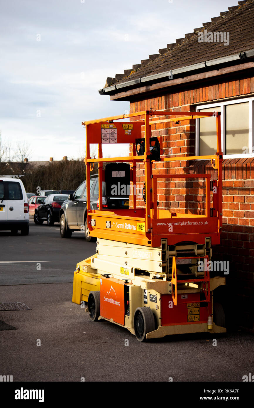 Small hydraulic scissor lift hi-res stock photography and images - Alamy