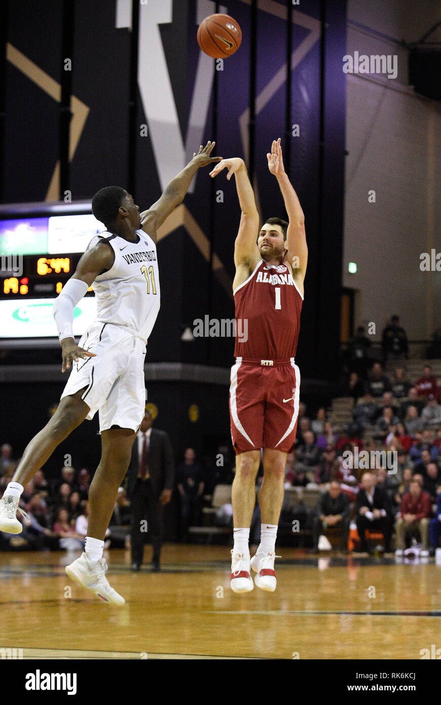 February 9, 2019; Alabama Crimson Tide guard Riley Norris (1) shoots a ...